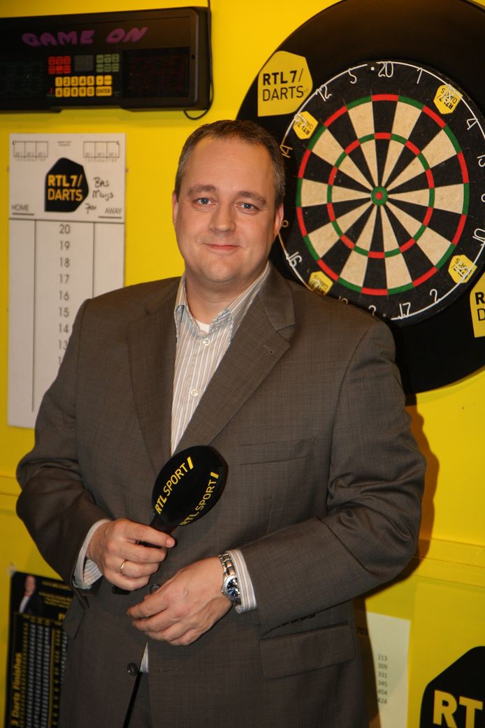 Nieuwlaat: van uitvaartleider naar dartscommentator | Overig | bndestem.nl
