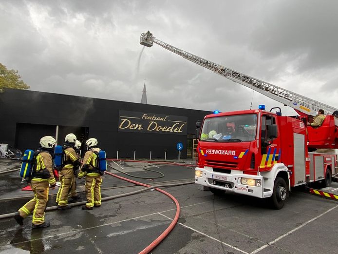 Zware brand in feestzaal Den Doedel in Koekelare: “Schade is wellicht ...