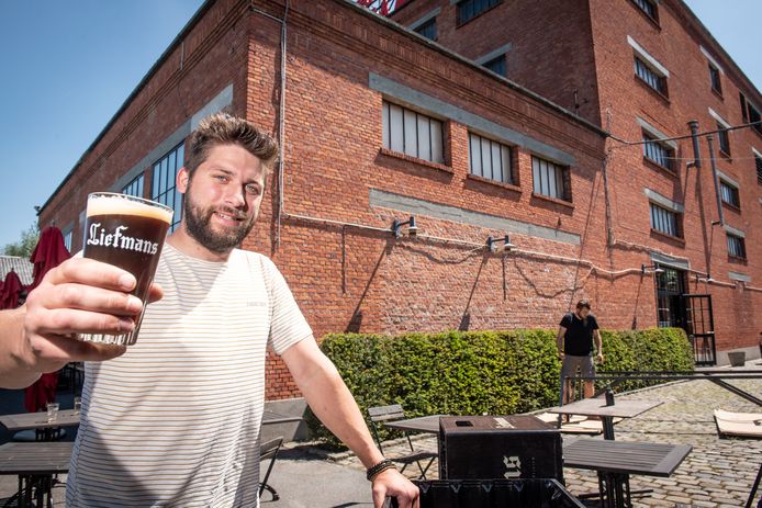 Maarten (28) brengt weer leven in feestzaal van Brouwerij Liefmans ...