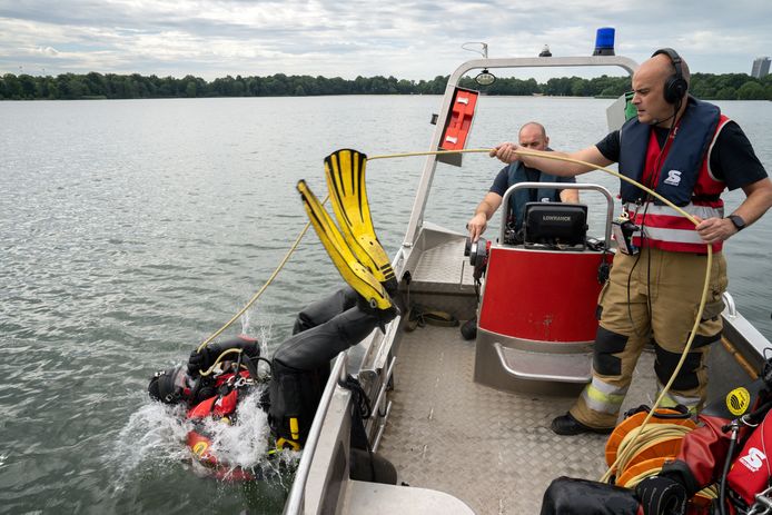 De onvoorspelbare wereld van het duikteam van de brandweer: troebel ... De onvoorspelbare wereld van het duikteam van de brandweer: troebel ...