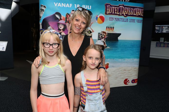 IN BEELD. BV's brengen hun kroost mee naar première 'Hotel ...