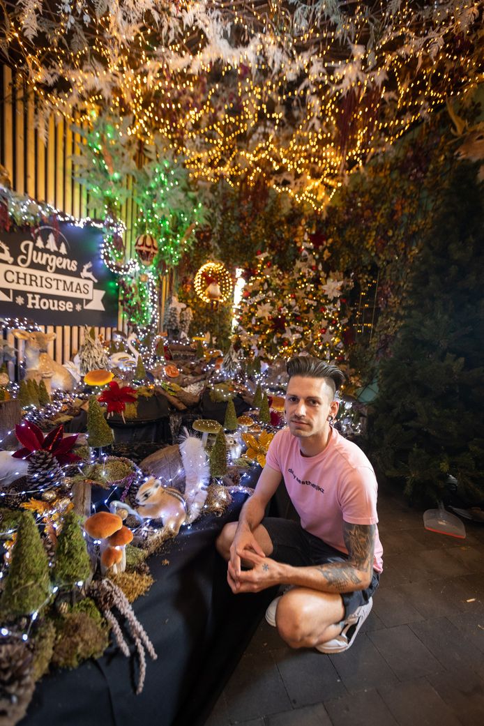 Kerstfanaat Jurgen Bollen (31) opent zijn kersthuis ondanks hoge energieprijzen: “Ik steek ...