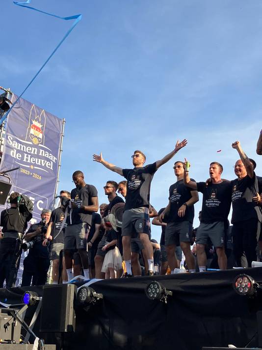 Samen naar de Heuvel: lees en bekijk hier alles terug over de huldiging ...
