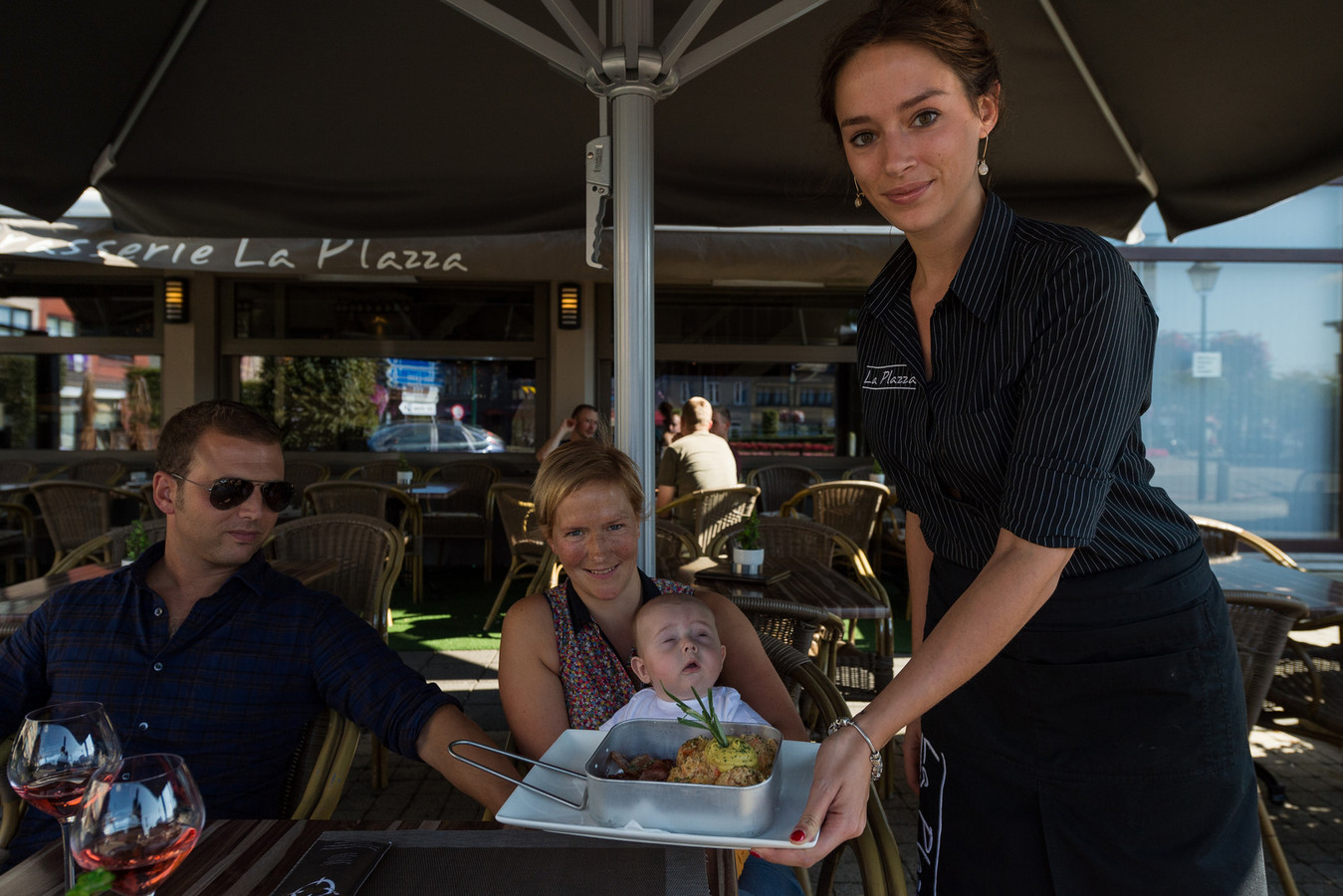 "Eindelijk nog eens uit gamel eten" | Foto | hln.be
