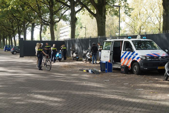 Van alles mis bij controle van bromfietsen in Waalwijk | Brabant | gelderlander.nl