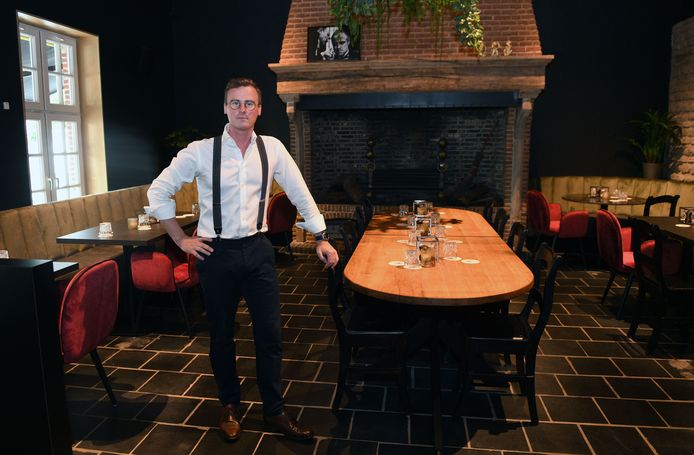 Filip geeft legendarisch café Universum van papa Frans een nieuwe ...