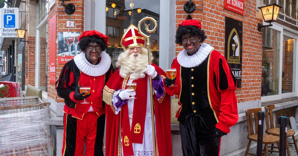 Sinterklaas on tour in Deurne: "Met de dubbeldekbus naar het fotomoment” | Deurne | hln.be