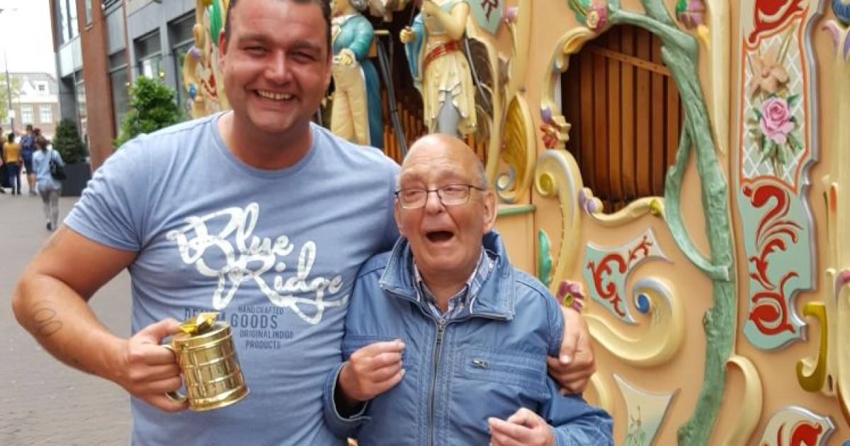 Orgelman Koos speelt al 35 jaar in centrum, maar is niet welkom op ...