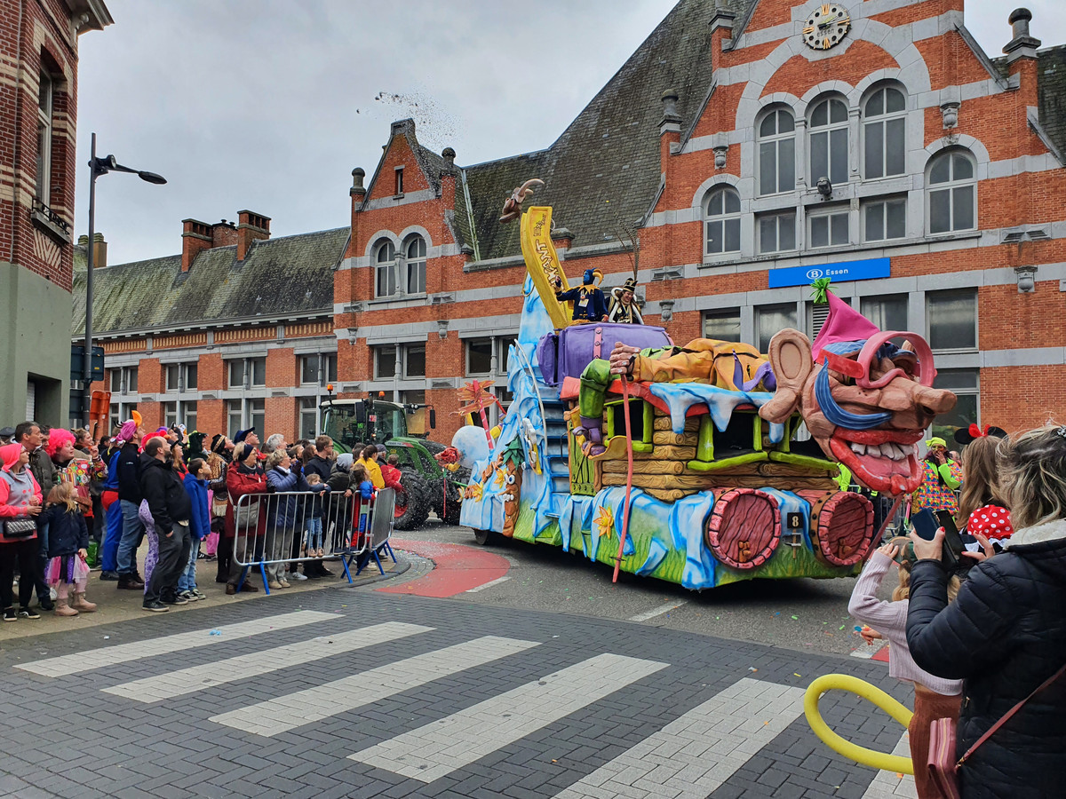 IN BEELD. Carnavalsstoet in Ossenkoppenstad | Foto | hln.be