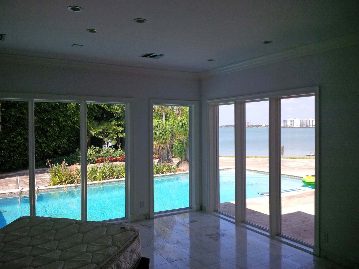 Il achète une villa de Pablo Escobar et la rase en espérant y trouver ...