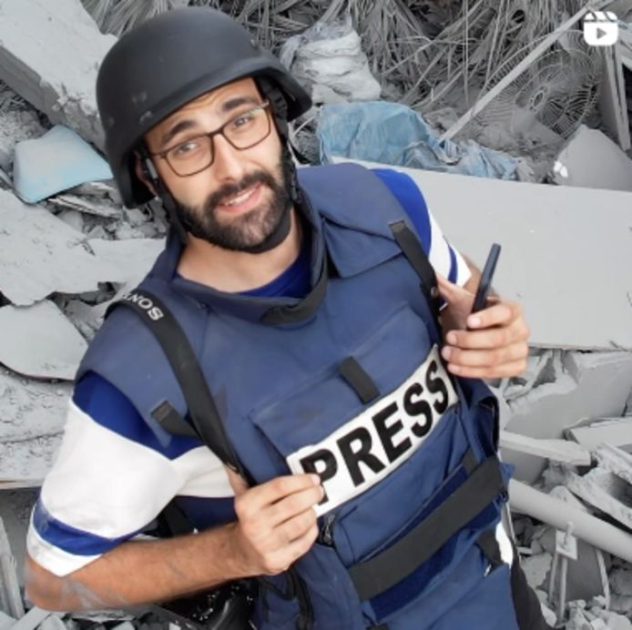 Motaz Azaiza, l’un des rares journalistes sur place, dévoile l’enfer du ...