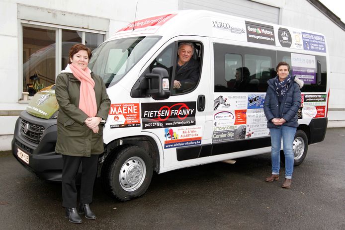 37 lokale handelaars sponsoren aankoop van nieuwe minibus: “Kan op ...