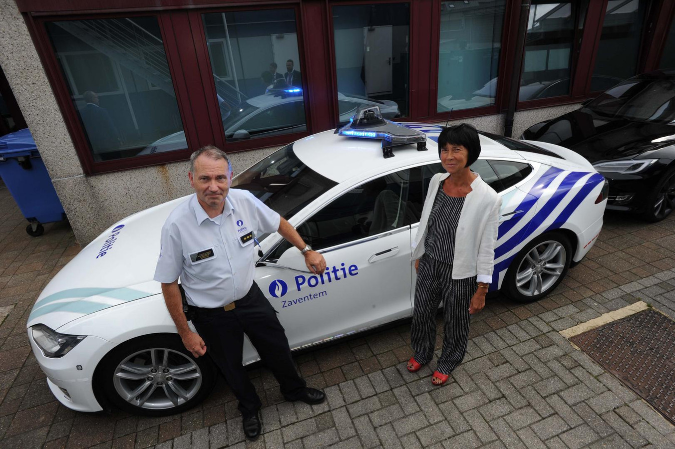 Peperdure Tesla van Belgische politie staat al vier jaar ongebruikt in ...