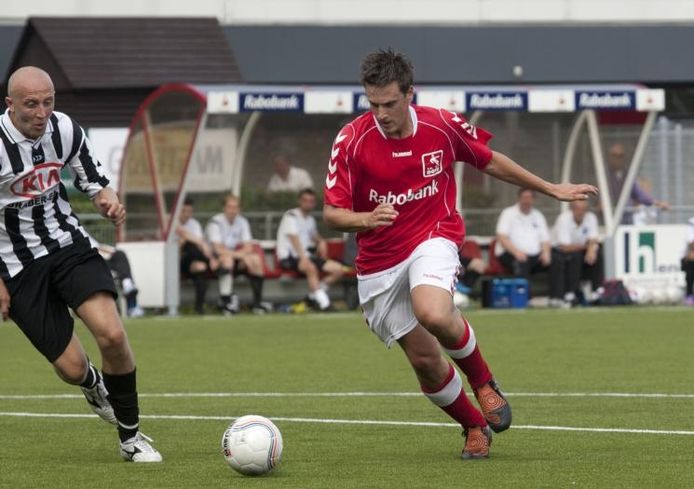 Pater maakt excuses na ‘onhandige actie’ | Amateurvoetbal | gelderlander.nl