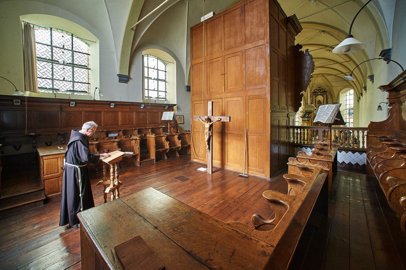 Loek Bosch leeft en werkt vanuit zijn eigen ‘cel’ in Megens klooster ...