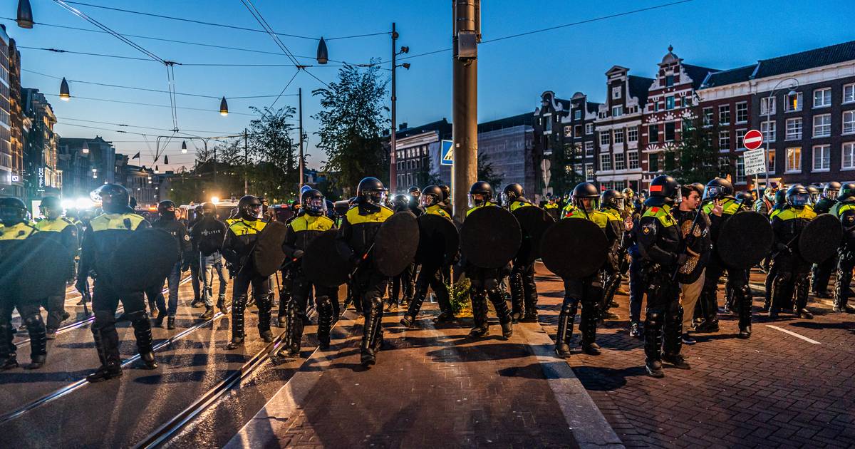 Politie toont beelden van ammoniakgooier tijdens UvA-protest ...