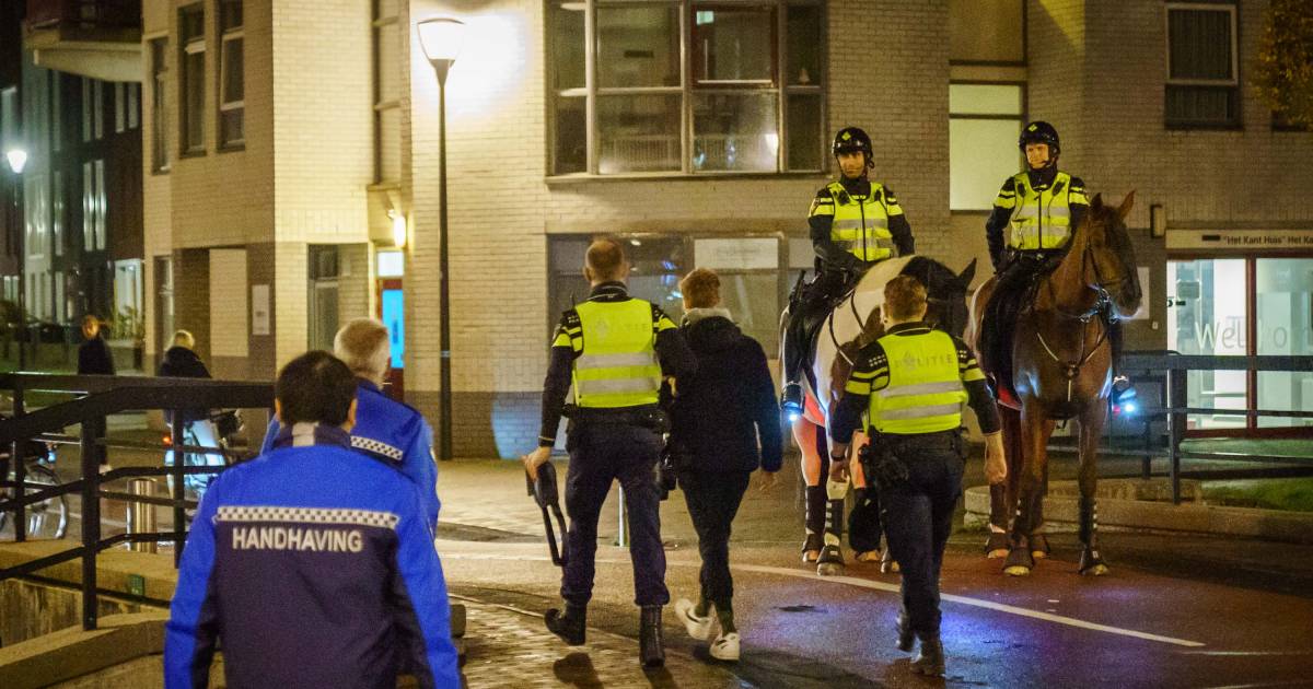 Stevige politie-inzet voorkomt tweede kermisavond met rellen in Houten ...