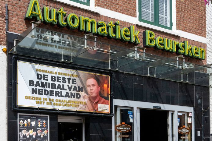 Deze snackbar staat bekend om de beste bamibal van Nederland en die ...