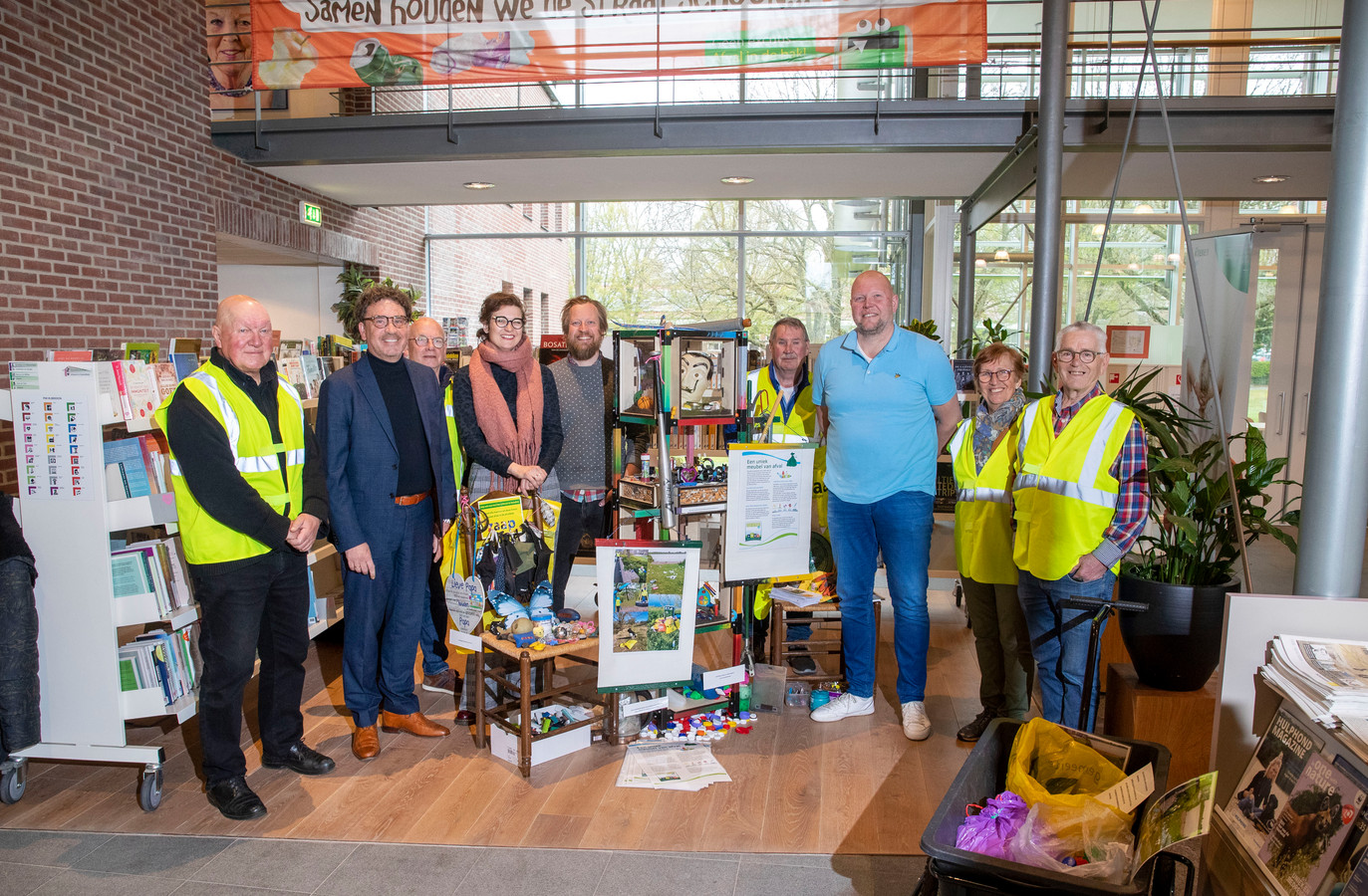 Rhenense wethouder Peter de Rooij (57) plotseling overleden | Foto | AD.nl