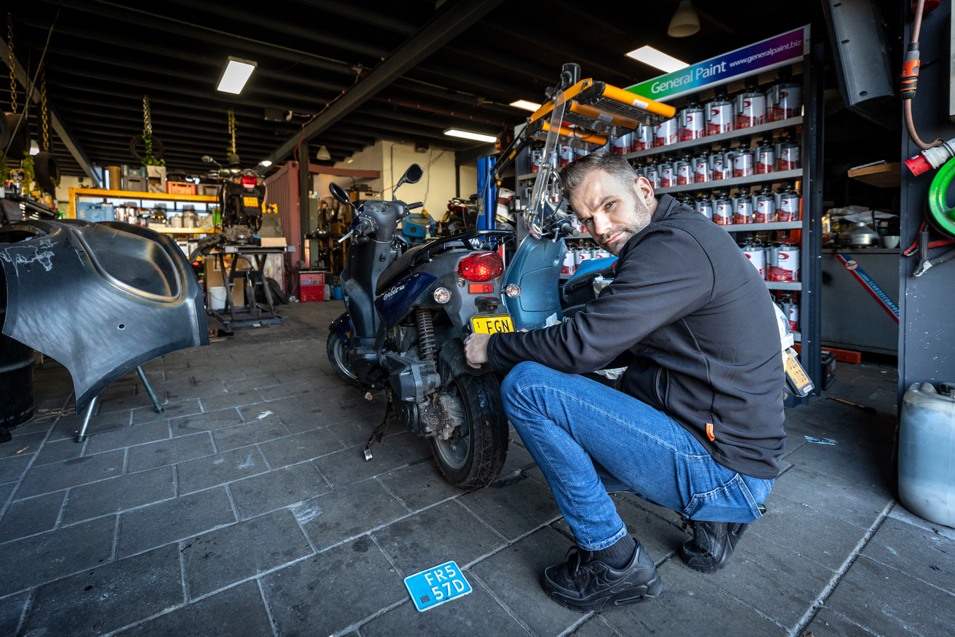 Helmplicht zorgt voor stormloop bij scooterwinkels in Oldenzaal en ...