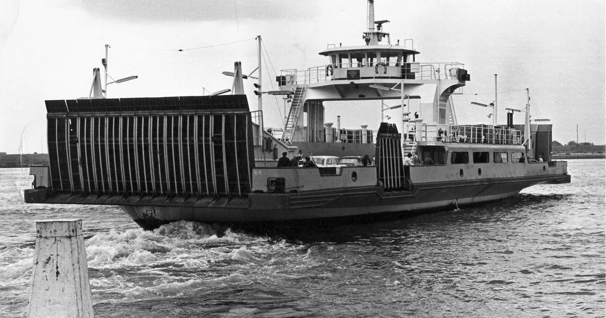 Wat zien we hier precies voor vaartuig? | Rotterdam | AD.nl