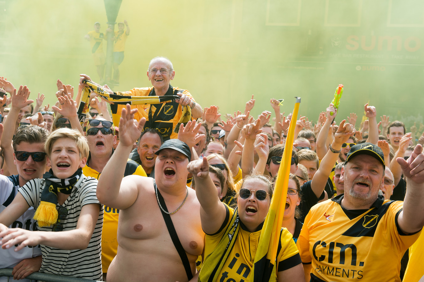 De huldiging van NAC in beeld | Foto | bndestem.nl