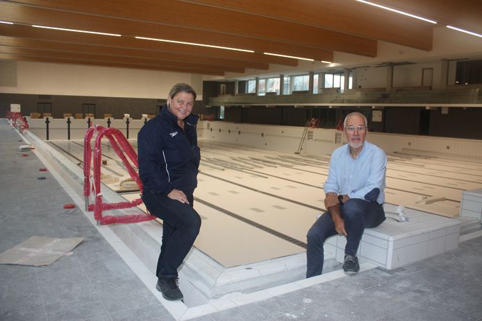 IN BEELD. Brigitte Becue bezoekt ‘haar’ zwembad, dat in januari opent ...