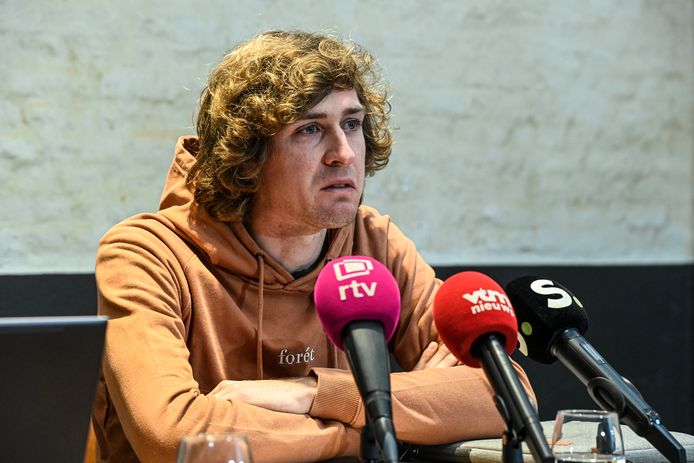 WOORD VOOR WOORD. Het volledige emotionele statement van Toon Aerts ...