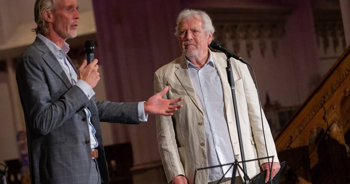 ‘Mijn identiteit nu is die van zieke man’: toch zong Ernst Daniël Smid weer enkele nummers ...