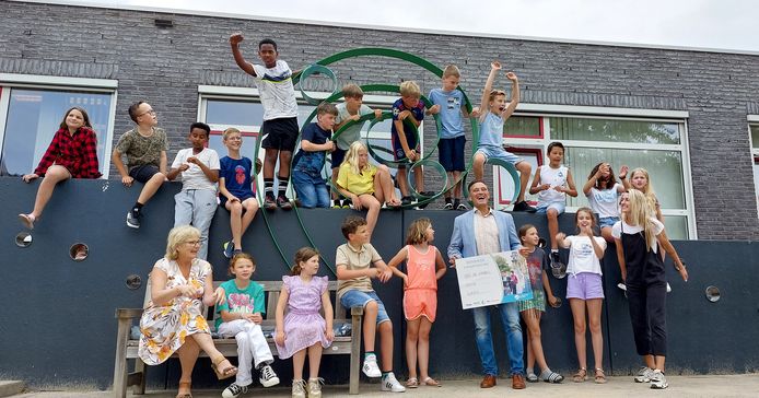 CBS De Parel uit Strijen wint voor vierde keer op rij scholenstrijd ...