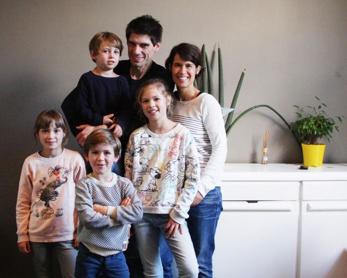 Sieg De Doncker helpt groot gezin verhuizen | Hove | hln.be