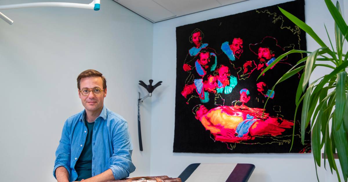 Sebastiaan is overdag huisarts en staat ‘s avonds op toneel: ‘Ook als ...