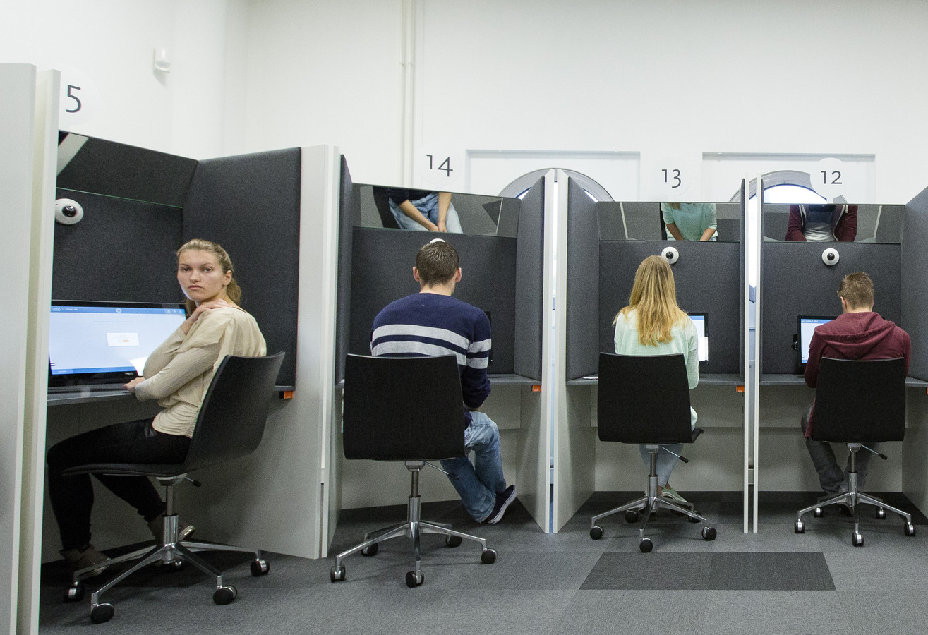 CBR-baas Pechtold: Hoe vaker iemand zakt, hoe langer de wachttijd voor ...