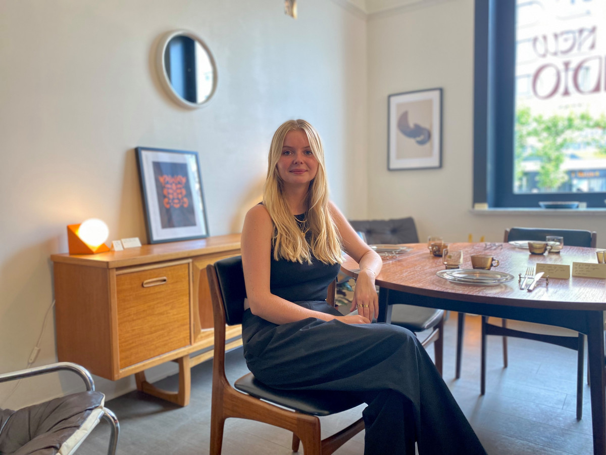 Silke (22) houdt vier dagen lang pop-up met vintage meubelen op ...