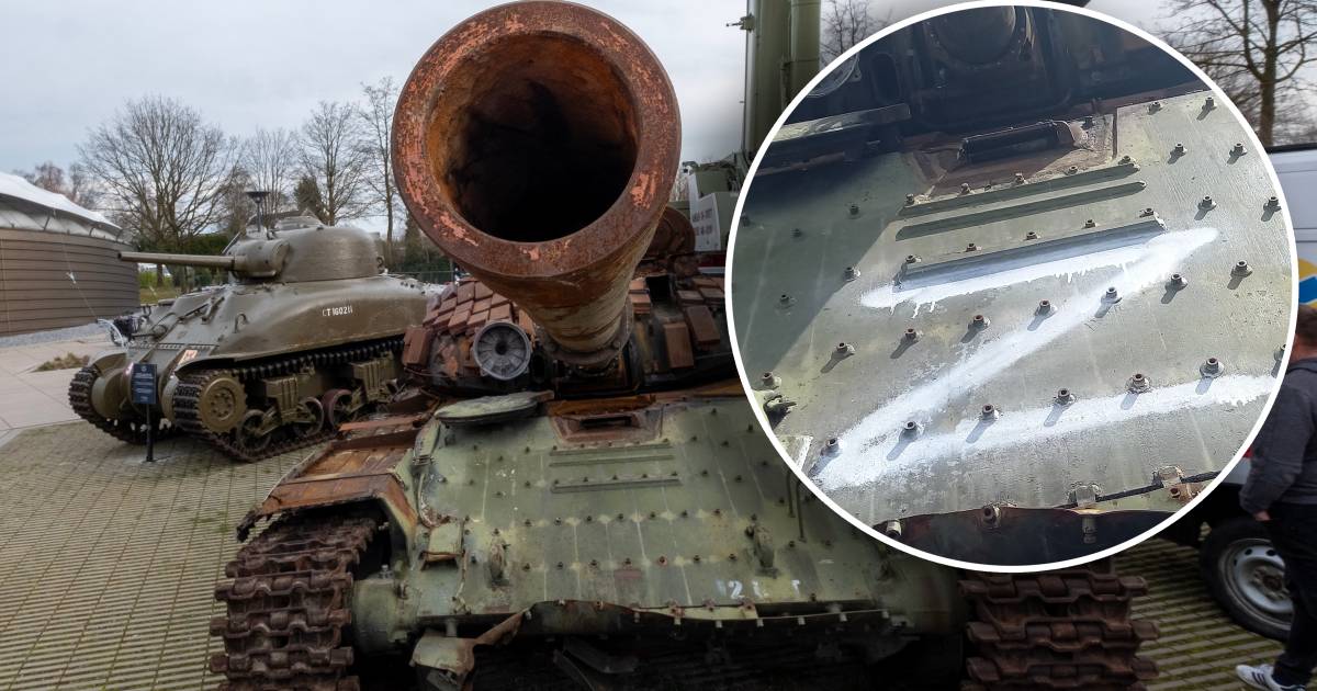 Dit is de reden dat tank in Groesbeek met Z beklad is (en waarom dat ...