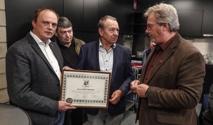 Schepen Soenen schenkt certificaat eremedaille van Poolse generaal ...