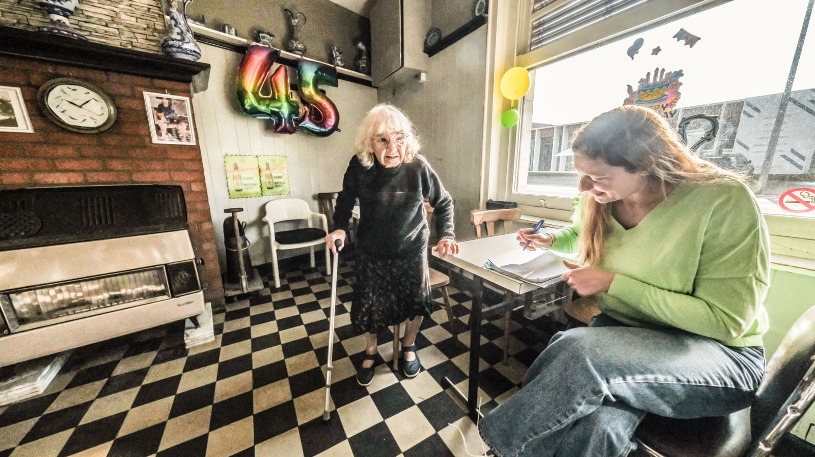 Albertine (90) staat al 45 jaar achter de toog van ‘t Saske: “De ...