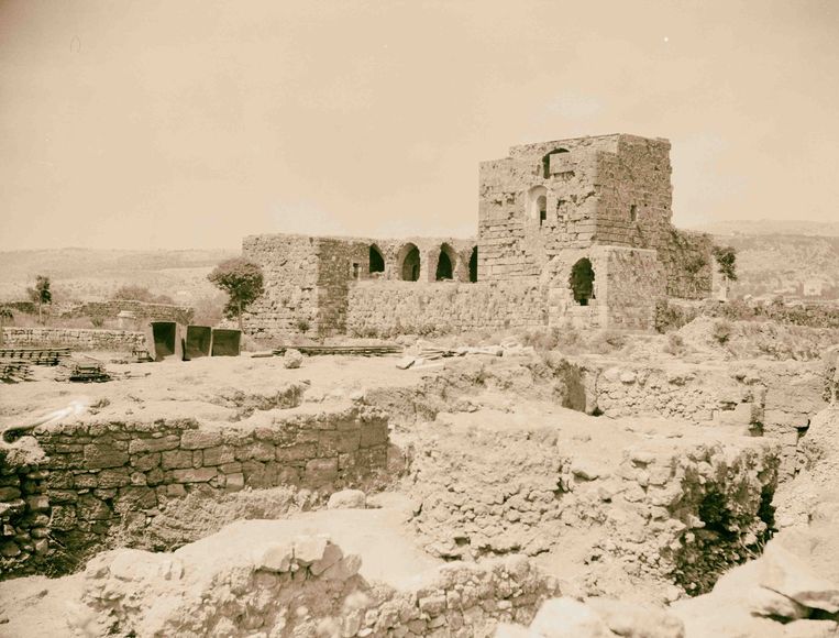 Op bezoek in Byblos, de Libanese havenstad waaraan in Leiden een grote ...