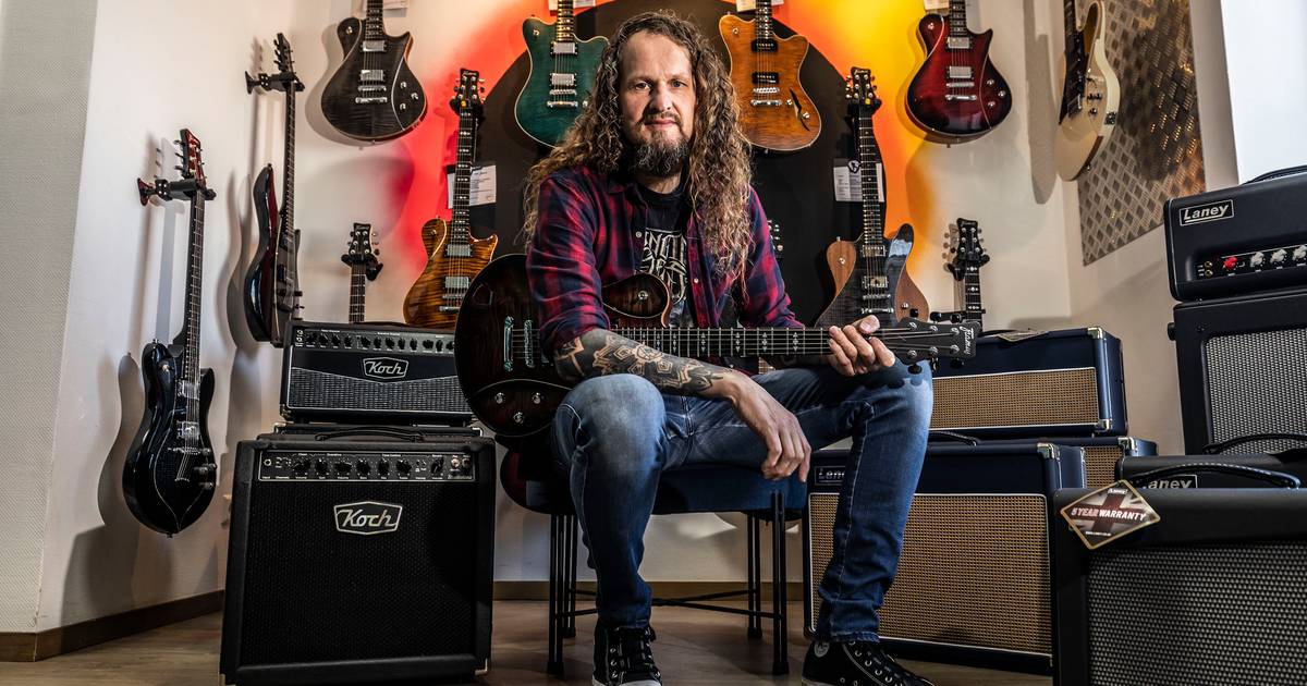 Met eigen gitaarschool, -winkel en -festival telt Paul de uren die hij ...