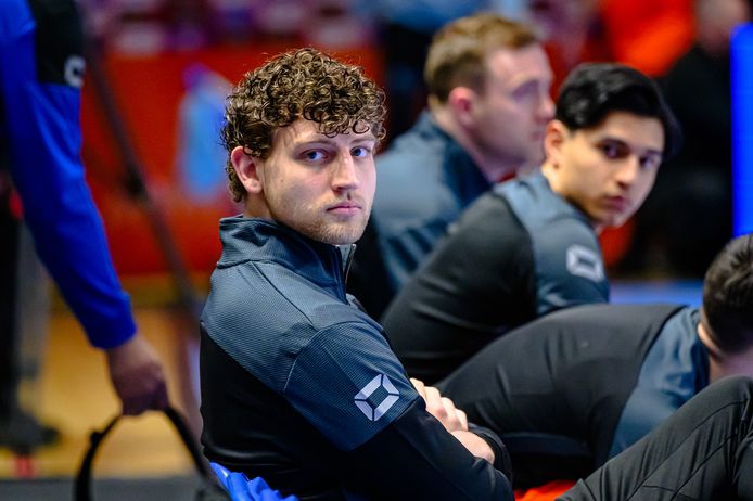 Deze 2.00 meter lange Deen moet het keepersprobleem bij Oranje ...