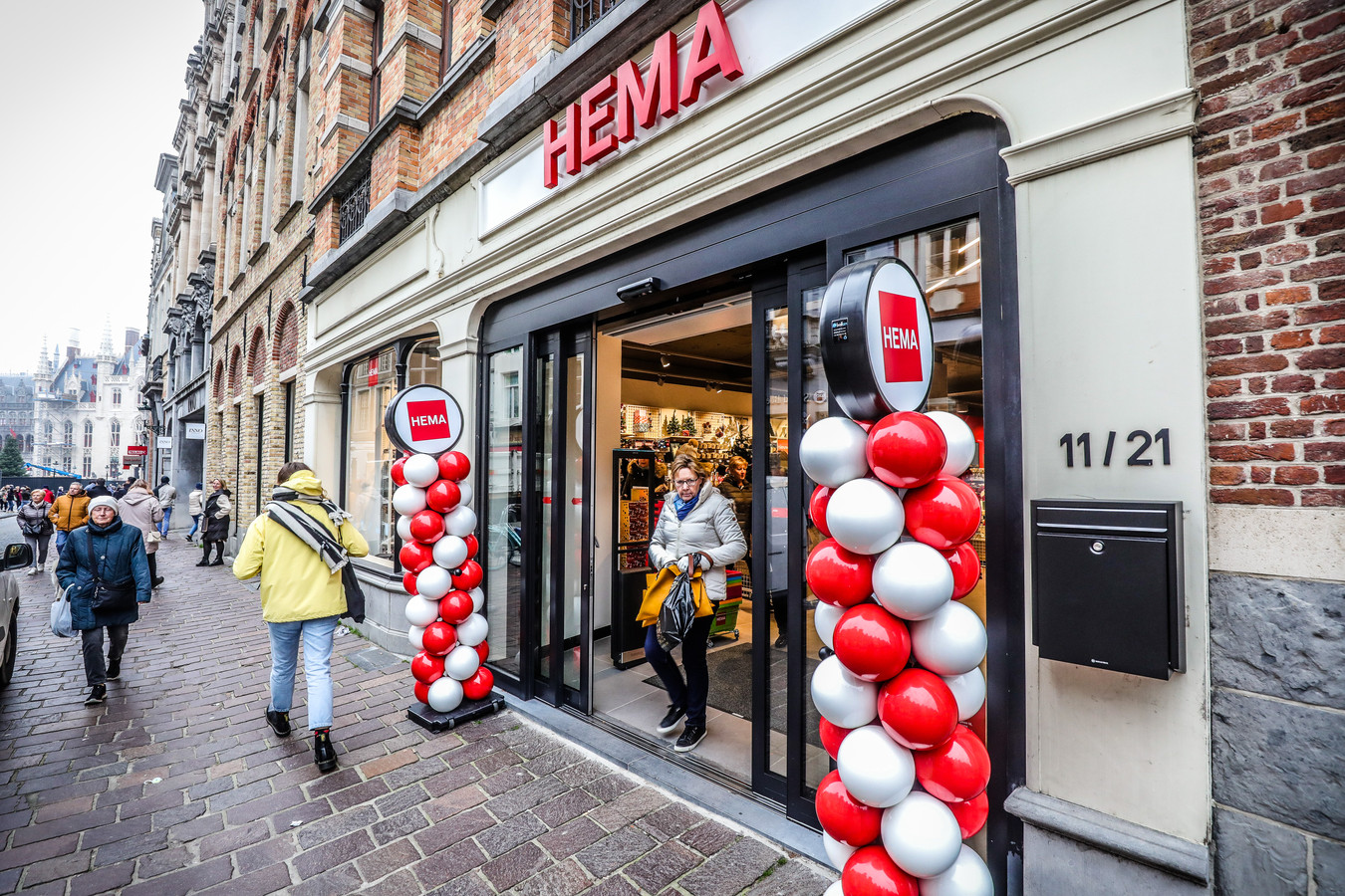 Hema opent de deuren op nieuwe locatie in Brugse Steenstraat | Foto ...