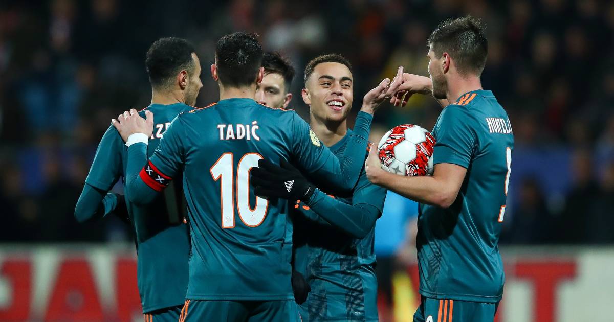 Ajax overleeft hete slotfase bij Telstar en bekert met moeite verder | Voetbal | tubantia.nl