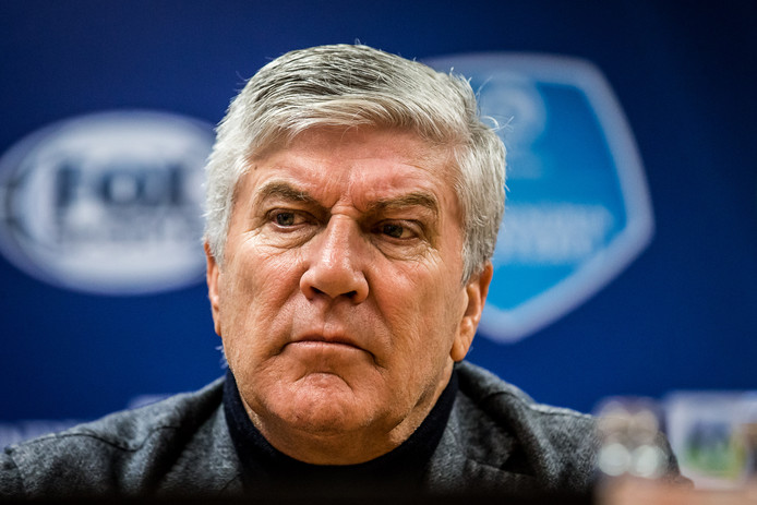 Cor Pot noemt Van Gaal in biografie ‘onbeschoft’ | Nederlands voetbal ...