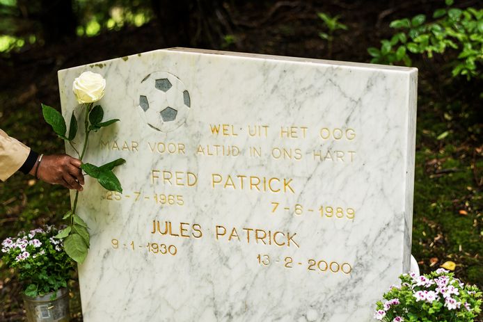 Fred wisselde tijdens vlucht van stoel, even later crasht het vliegtuig en komt hij om ...