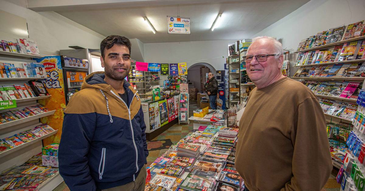 Albert (69) neemt na 40 jaar afscheid van zijn krantenwinkel in ...
