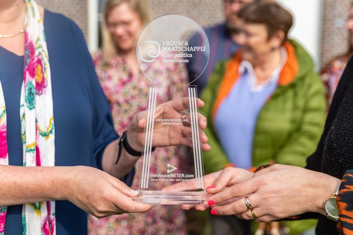 VanAnaarBeter krijgt trofee als vrouwvriendelijke werkgever ...