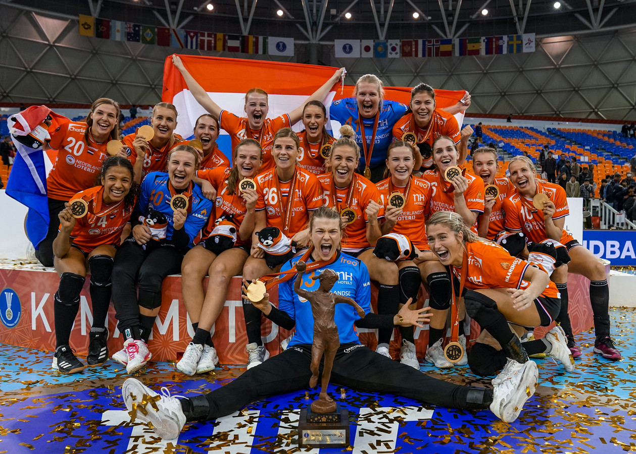 Estavana Polman krijgt met gouden handbalsters podium in eigen land ...