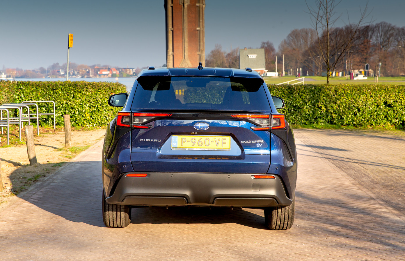 Test Subaru Solterra: elektrische 4x4 vergeet de caravan | Foto | AD.nl