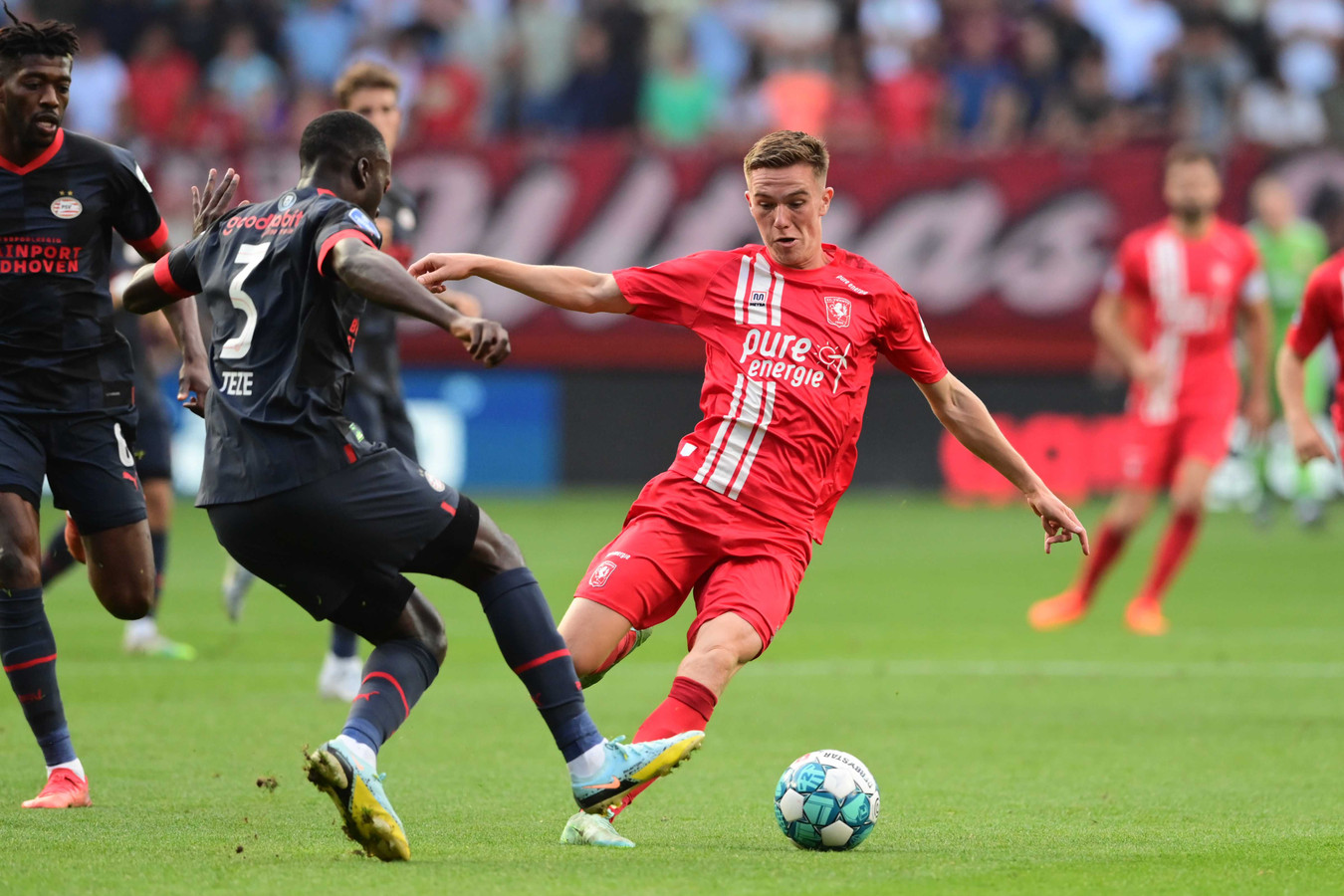 Het middenveld uit nood blaast PSV van het veld: ‘Daan Rots was beter ...