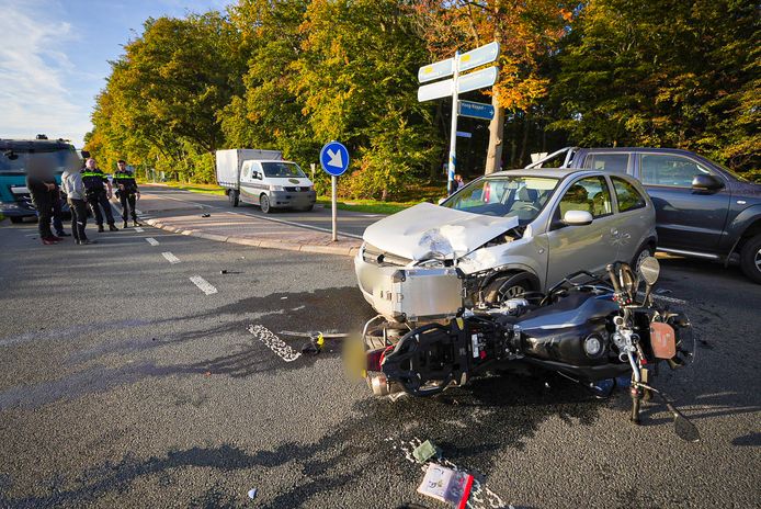 Vrouw op motor zwaargewond bij ongeval in Hoog-Keppel | Bronckhorst | gelderlander.nl